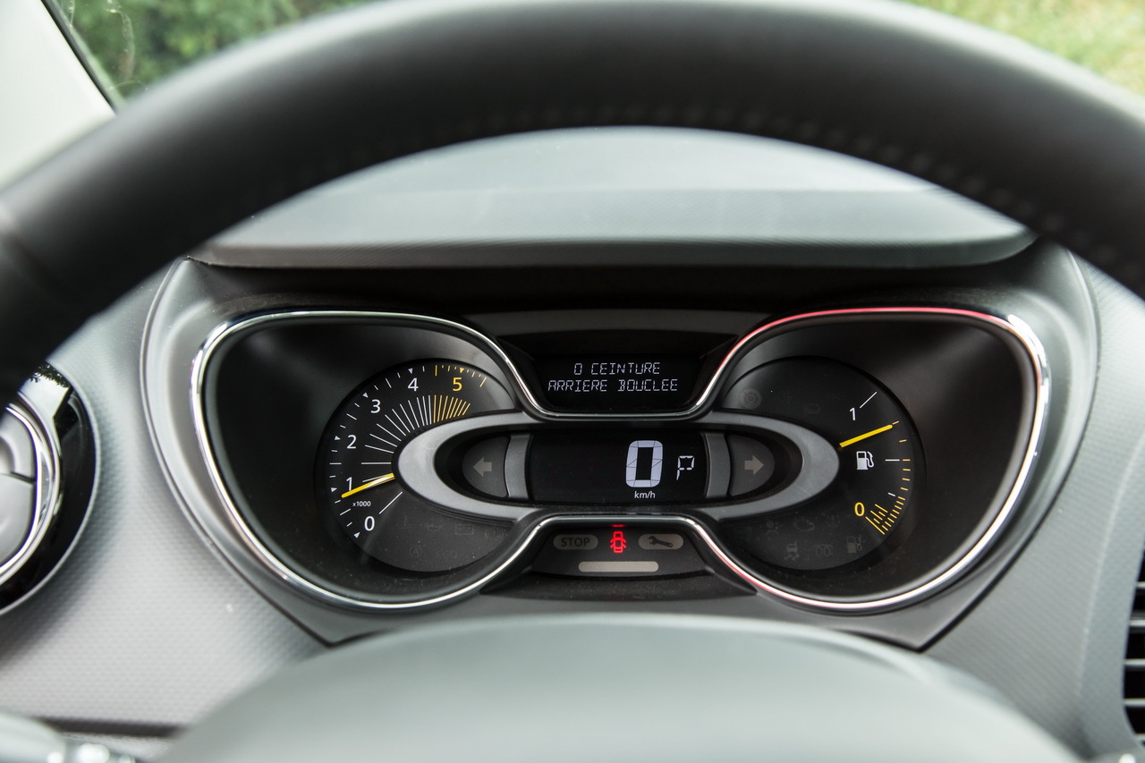 Photo 71 - Essai Citroën C4 Cactus vs Renault Captur : le match de ...