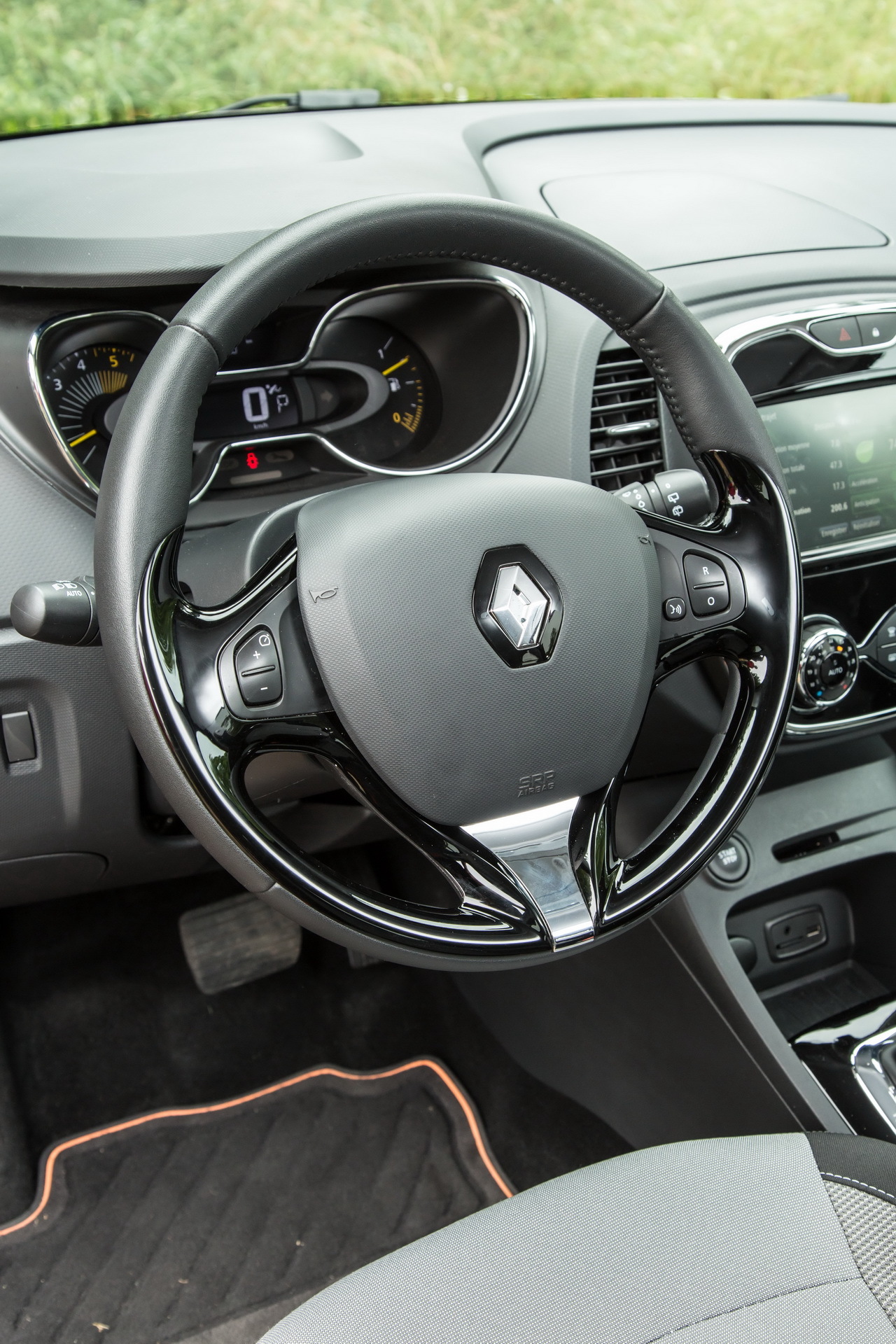 Photo 73 - Essai Citroën C4 Cactus vs Renault Captur : le match de ...