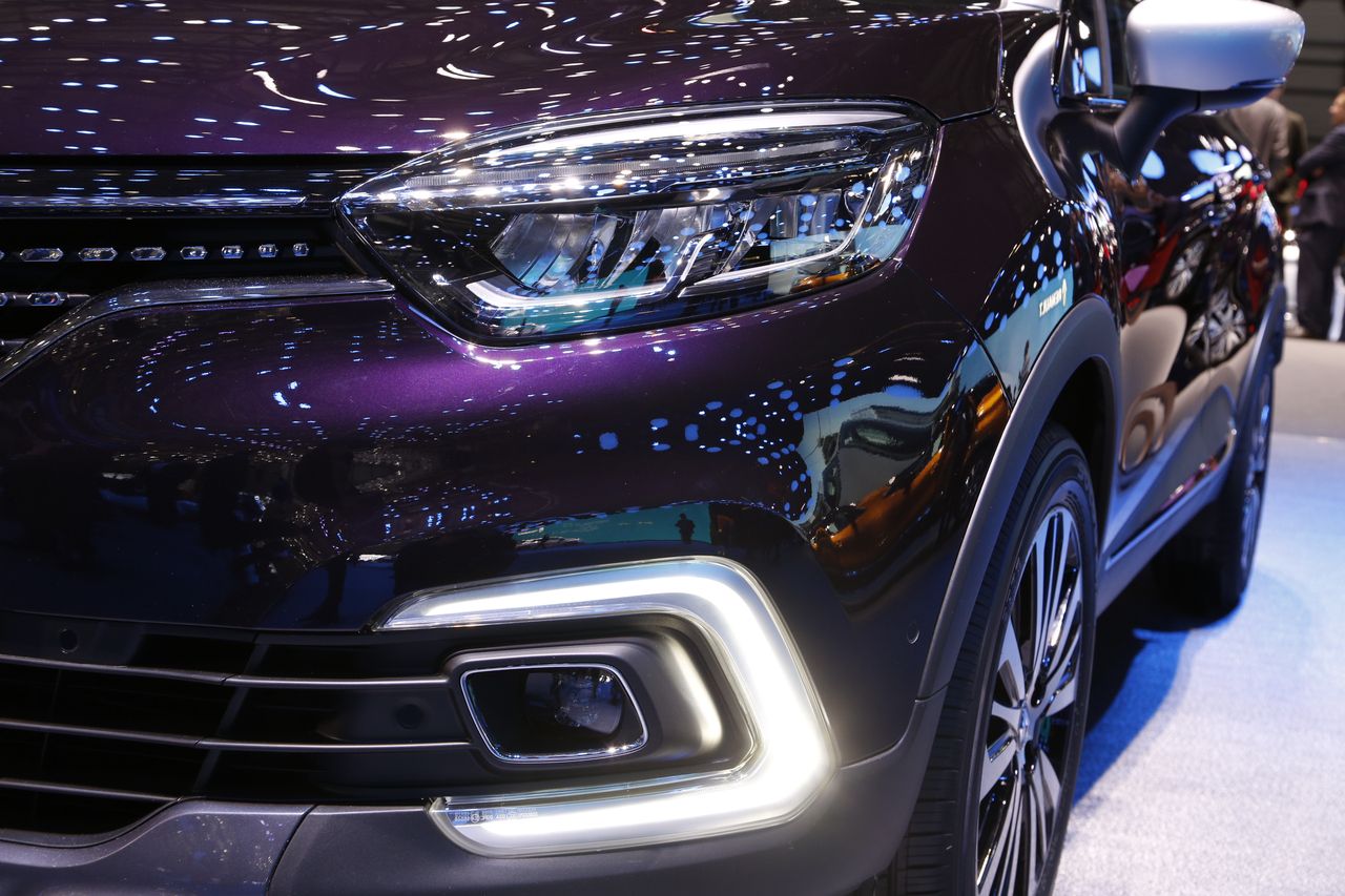 Renault Captur Initiale Paris : le Captur restylé haut de gamme - Photo ...