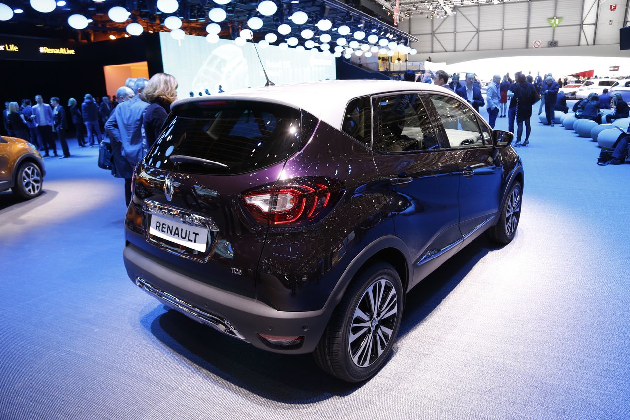Renault Captur Initiale Paris : le Captur restylé haut de gamme - Photo ...