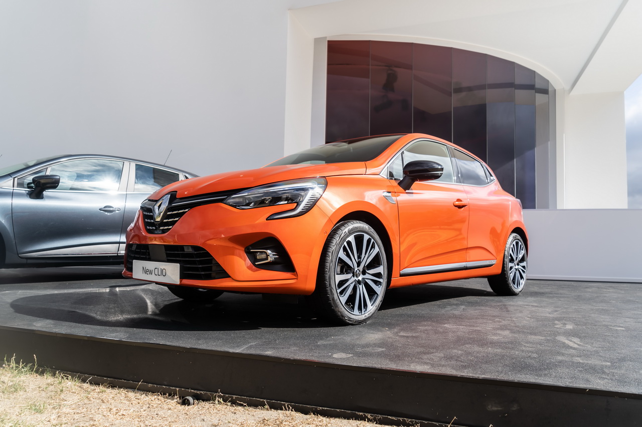 Photo 4 - renault clio 5 initiale paris 3/4 avant - Renault Clio 5 ...