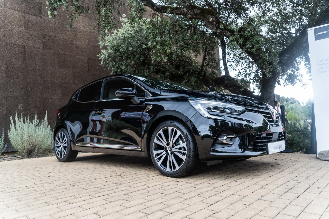 Photo 21 - renault clio 5 initiale paris couleur noire extérieur ...