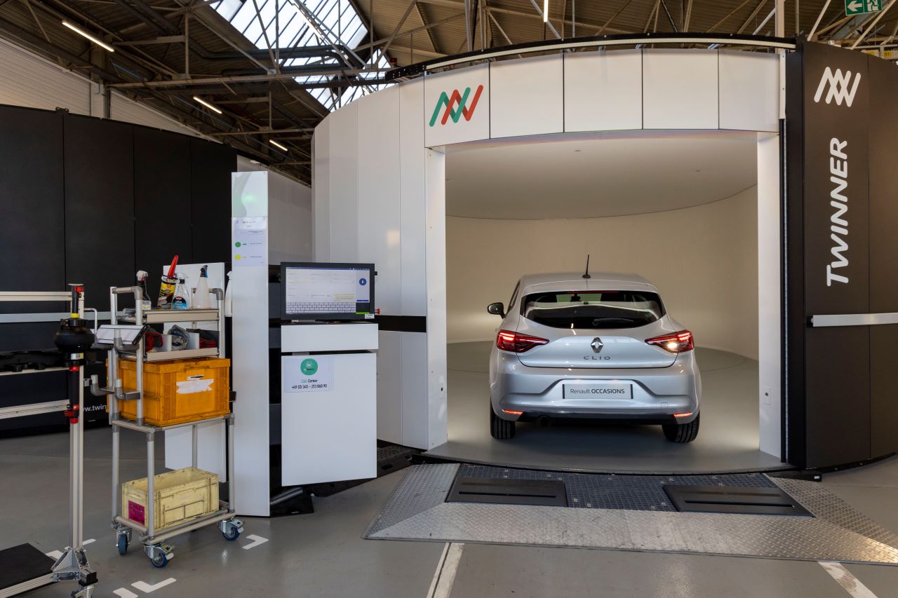 Renault Re-Factory. Dans les coulisses de la Factory VO de Flins