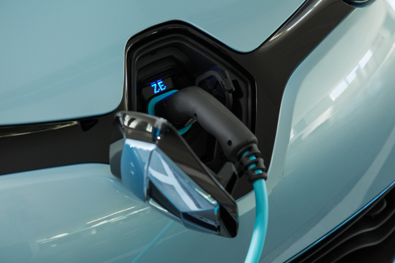 Photo 1 - Renault hybride rechargeable essence - Offensive de Renault ...