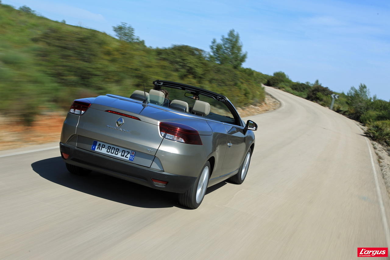 Photo 32 - Renault Mégane 3 CC feux arrière - Cabriolets d'occasion ...