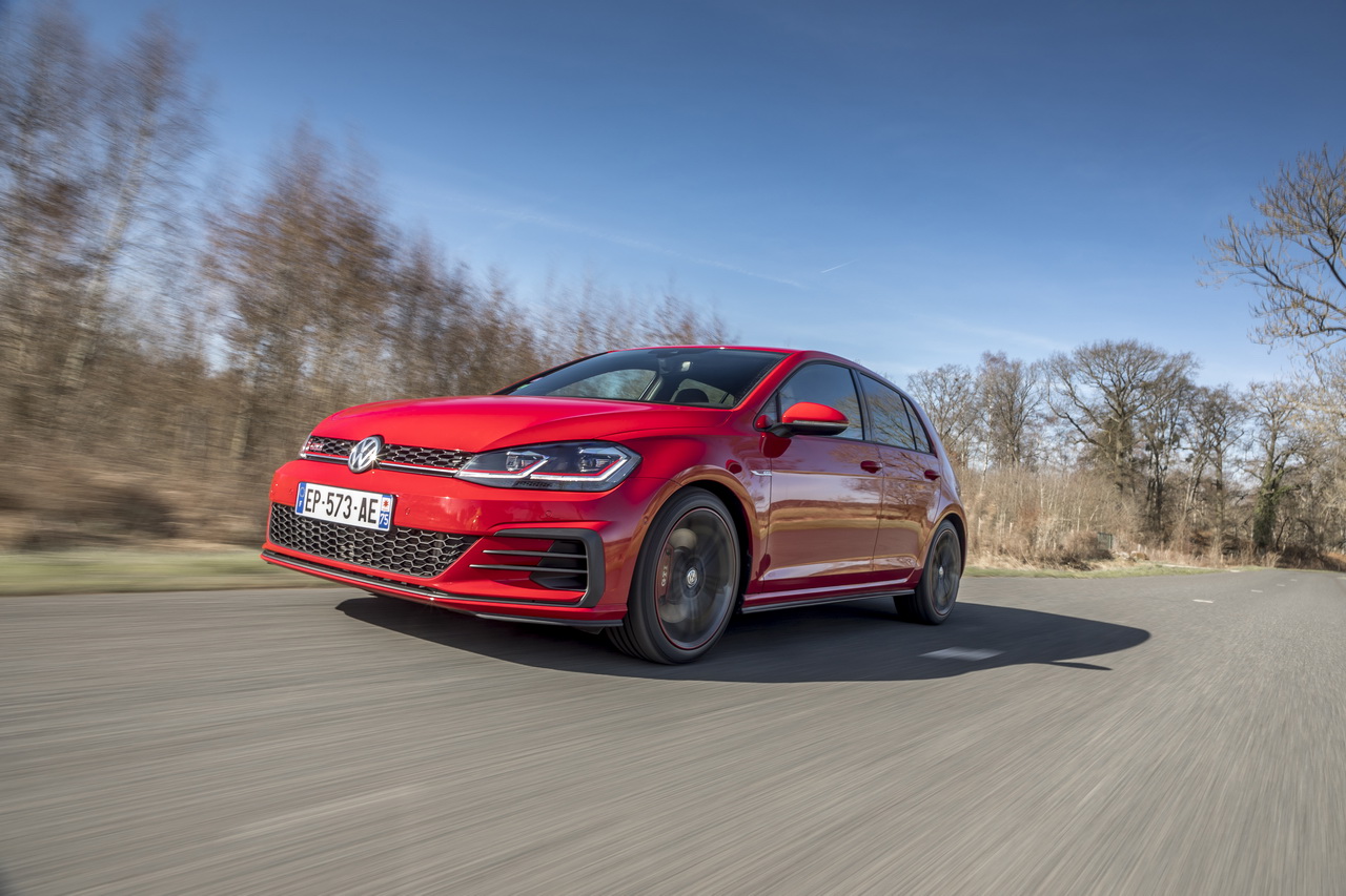 La Renault Mégane RS 280 défie la Volkswagen Golf GTI Performance