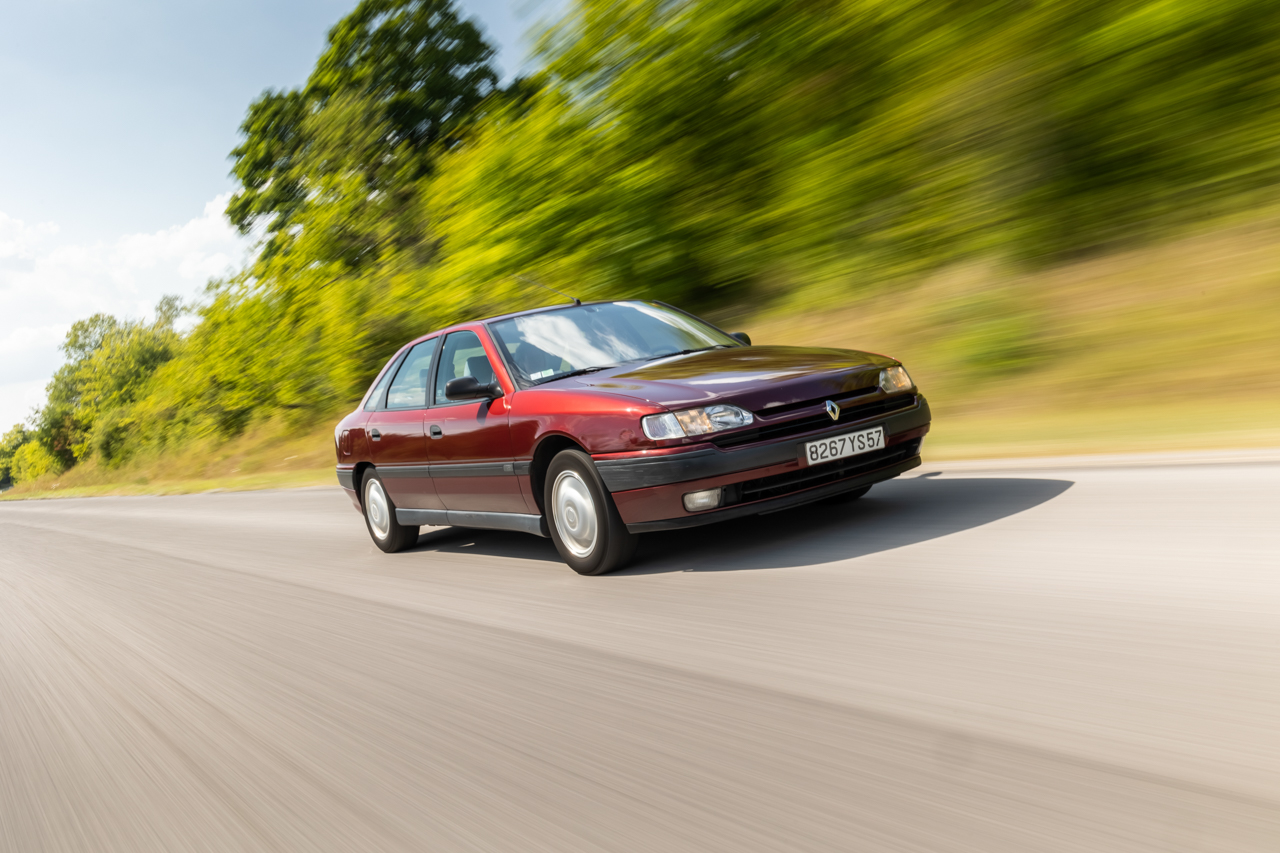 Diaporama et photos - Essai rétro. Renault Safrane, une solide trentenaire | L'Argus