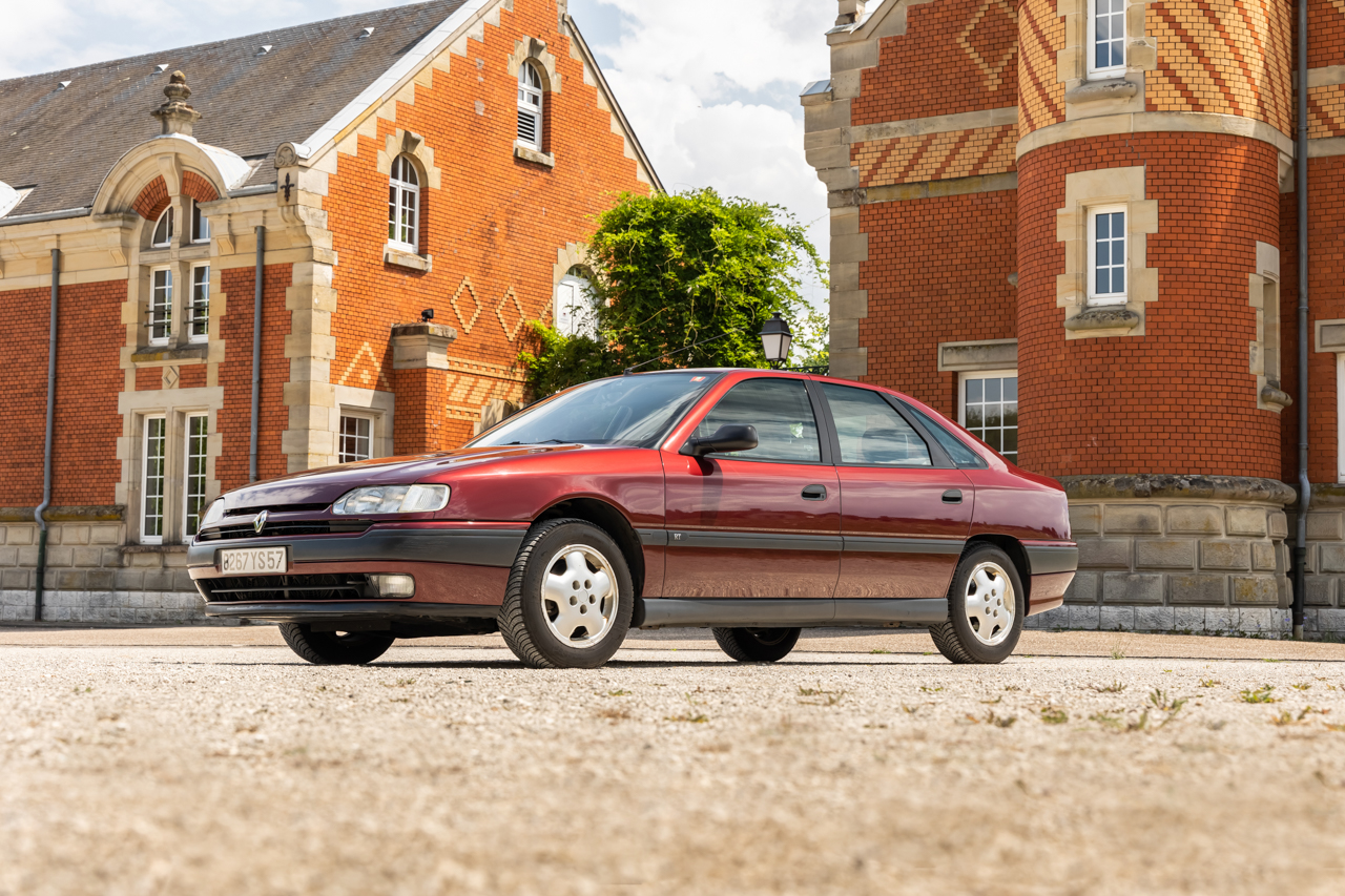 Photo 8 - designer Renault Safrane - Essai rétro. Renault Safrane, une solide trentenaire