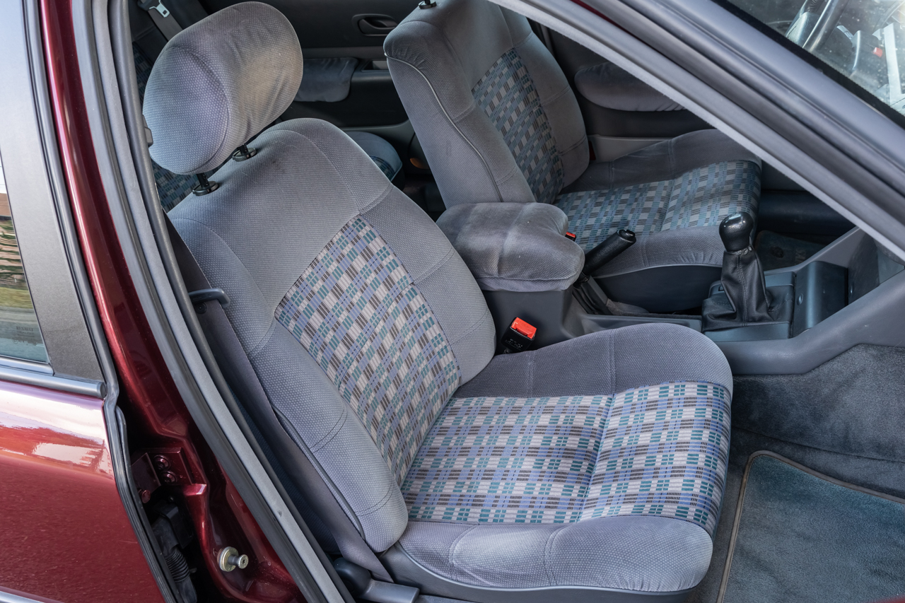 Photo 19 - Siège Renault Safrane RT - Essai rétro. Renault Safrane, une solide trentenaire