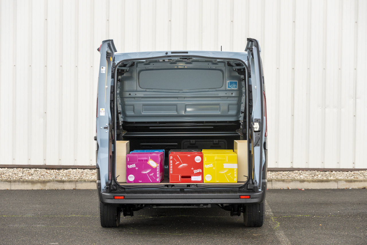 Essai Renault Trafic (2022). Remise à niveau réussie pour l'utilitaire ...