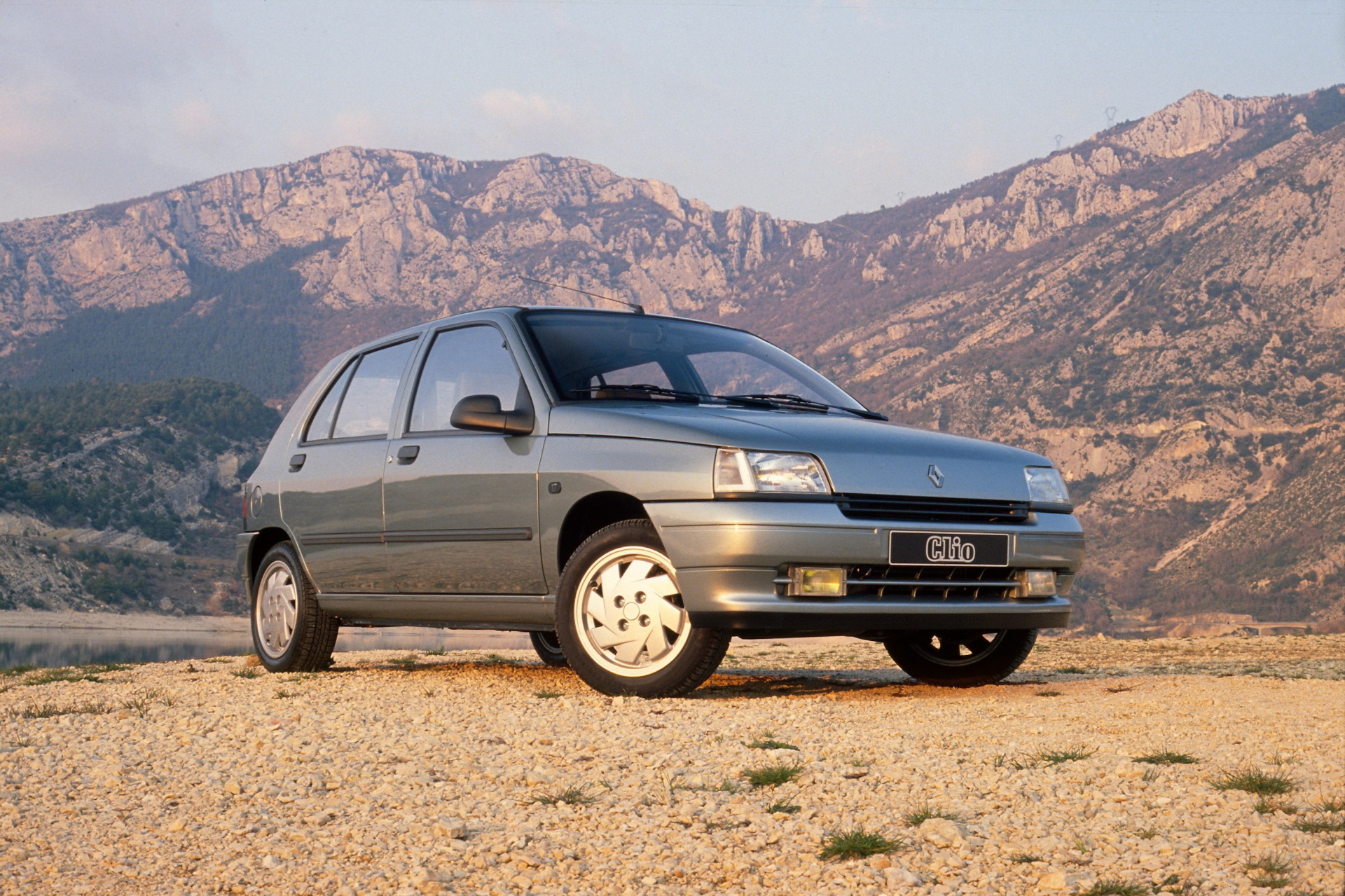 Photo 8 - Renault Clio I RT - Renault Clio : elle fête déjà ses 30 ans