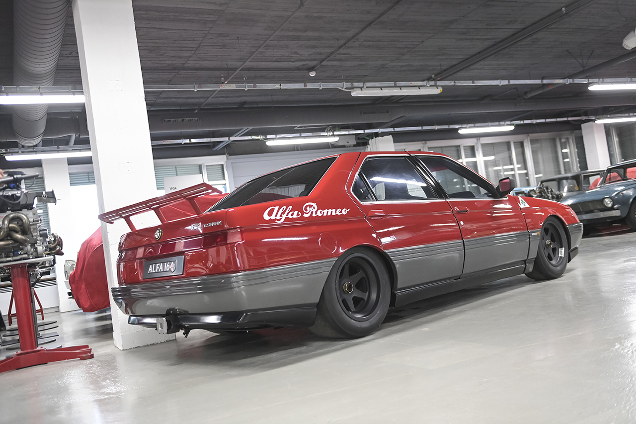 Alfa Romeo 164 Procar. Un V10 de Formule 1 sur la banquette arrière