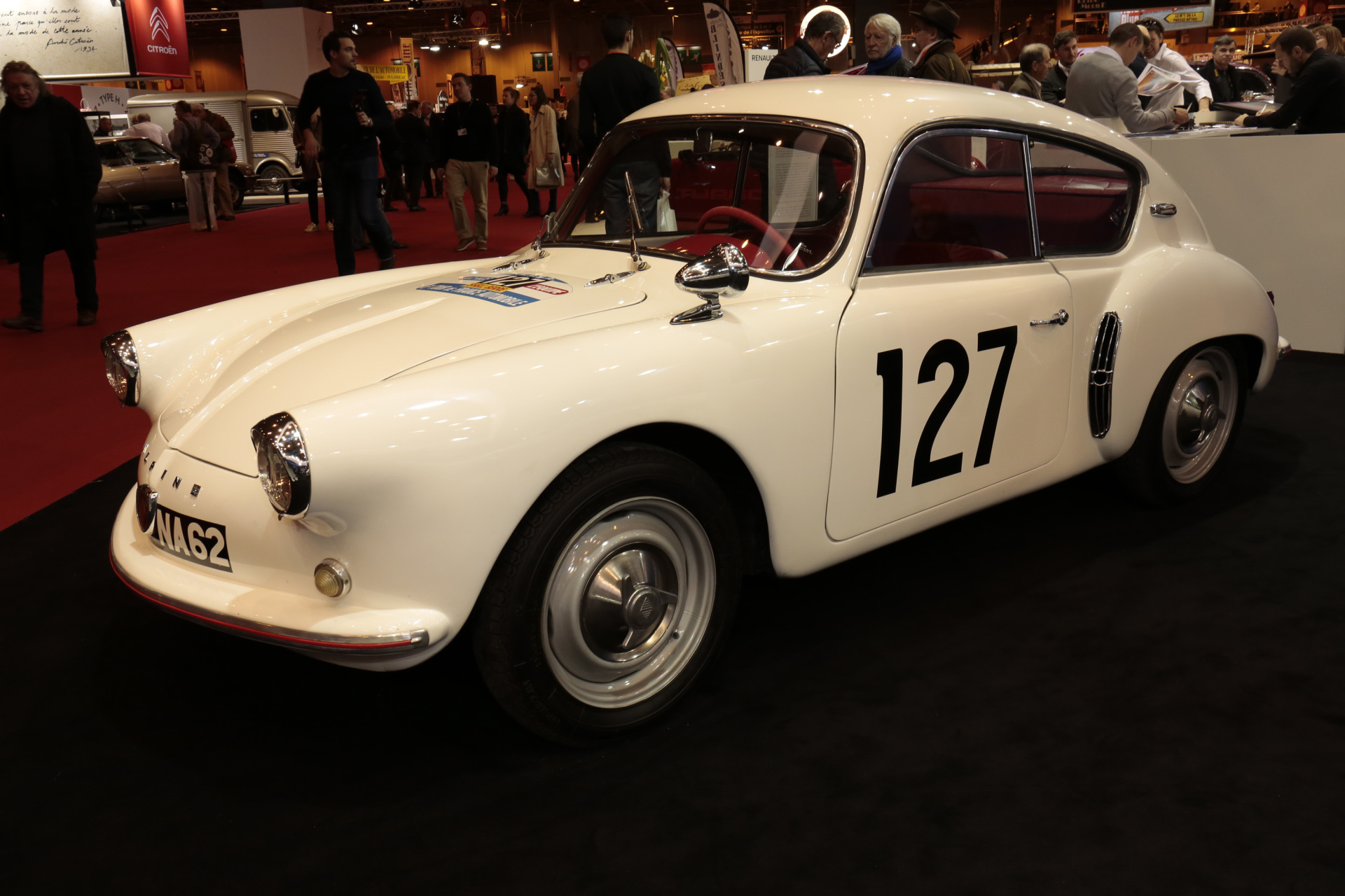 Photo 2 - Alpine A106 (1955) vue avant couleur blanche - Rétromobile ...