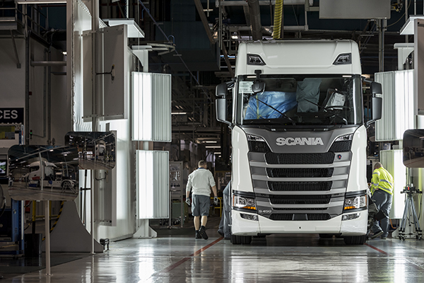 Photo 1 - Scania usine - L'usine de Scania à Angers va reprendre