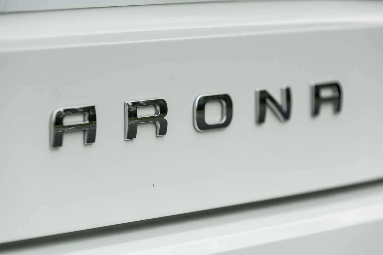 Photo 22 - Seat Arona Xcellence blanc logo - Essai Seat Arona 1.6 TDI ...