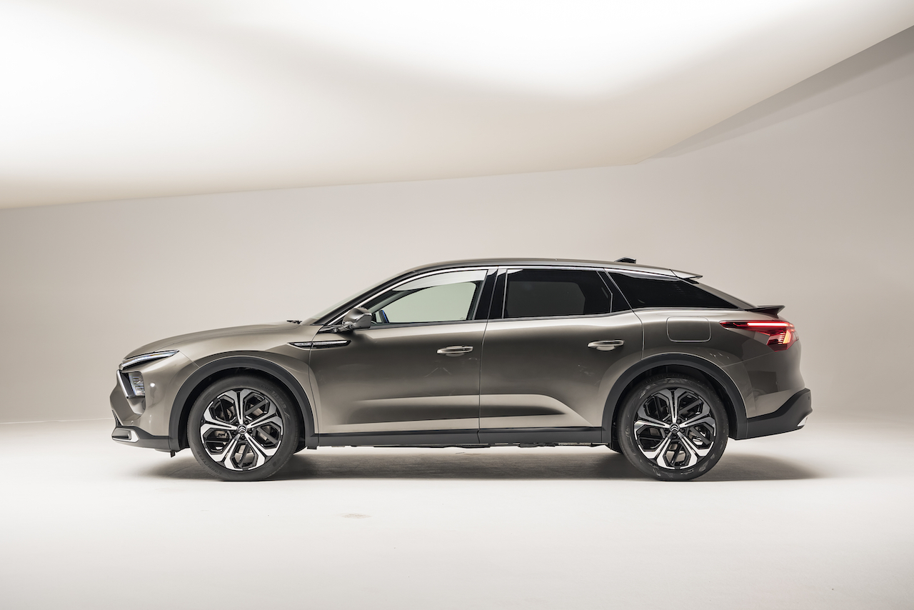 Photo 3 - citroen c5x hybride 2021 silhouette - Citroën C5 X. Quelles sont les rivales de la ...