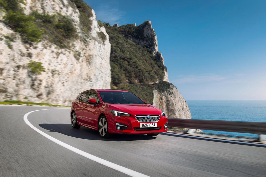 Photo 2 - Subaru Impreza (2017) rouge 3/4 avant - Subaru : sa stratégie ...
