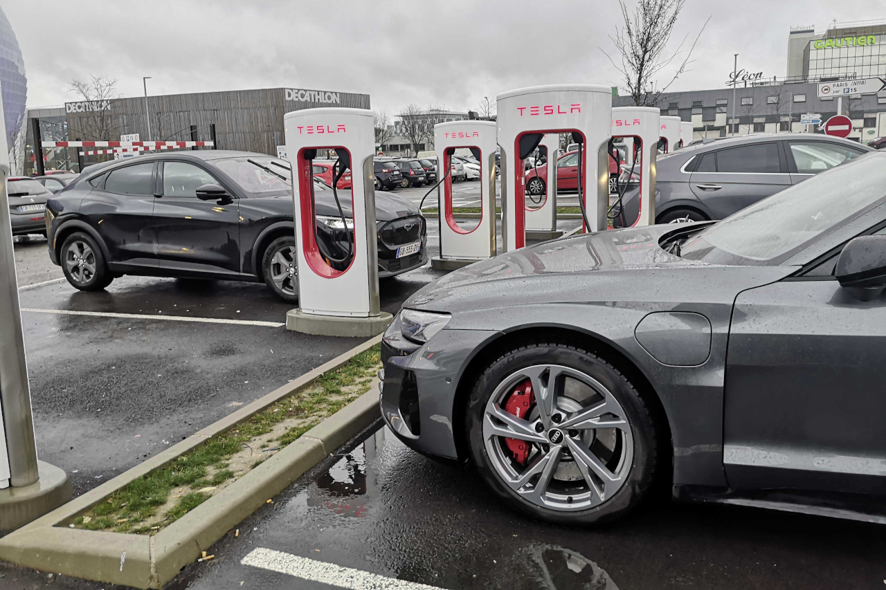 Photo 3 - superchargeur Tesla ouvert à tous - Mobilize Fast Charge ...