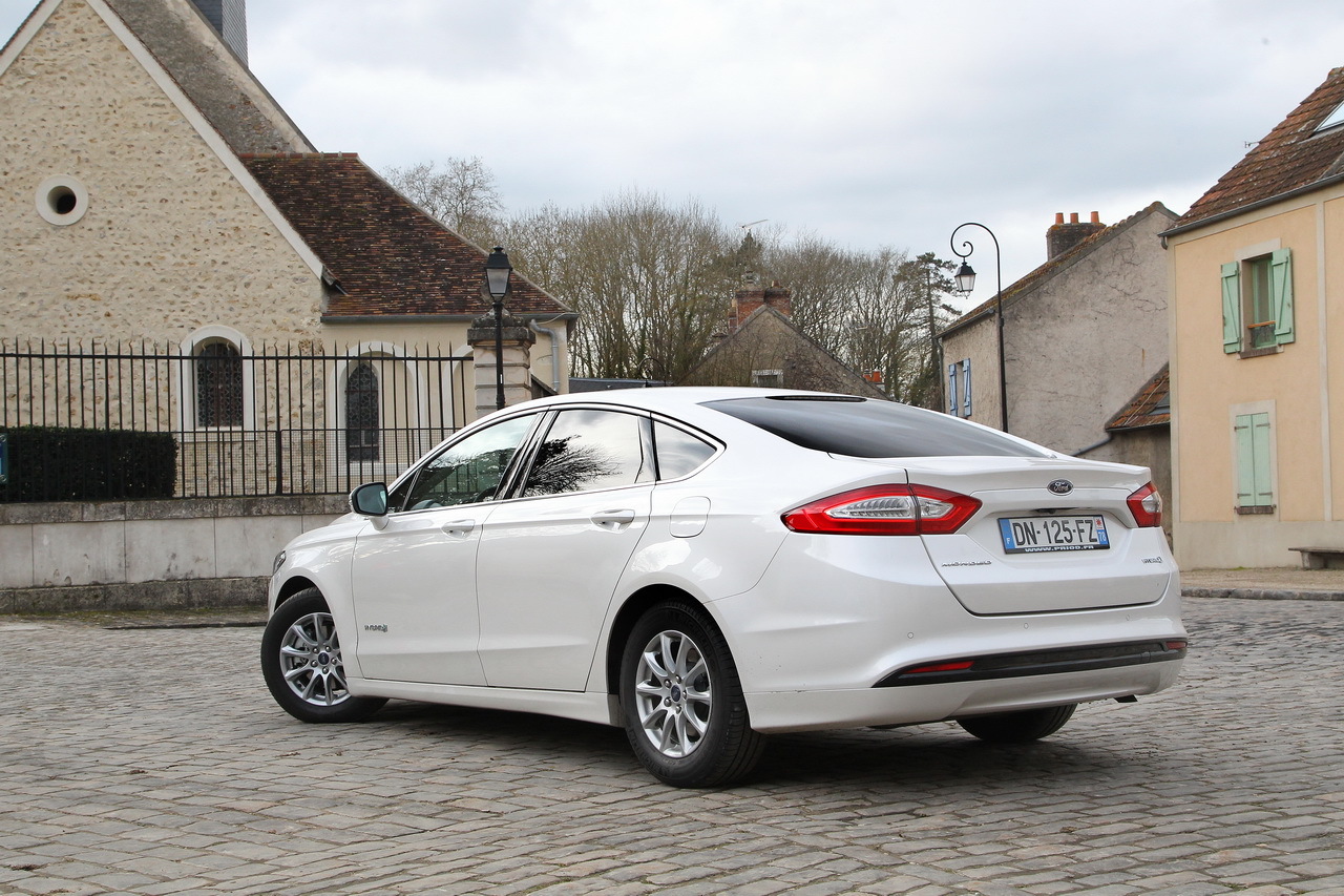 Photo 1 - Ford Mondeo Hybrid blanche - Prix Ford Mondeo : les tarifs de ...