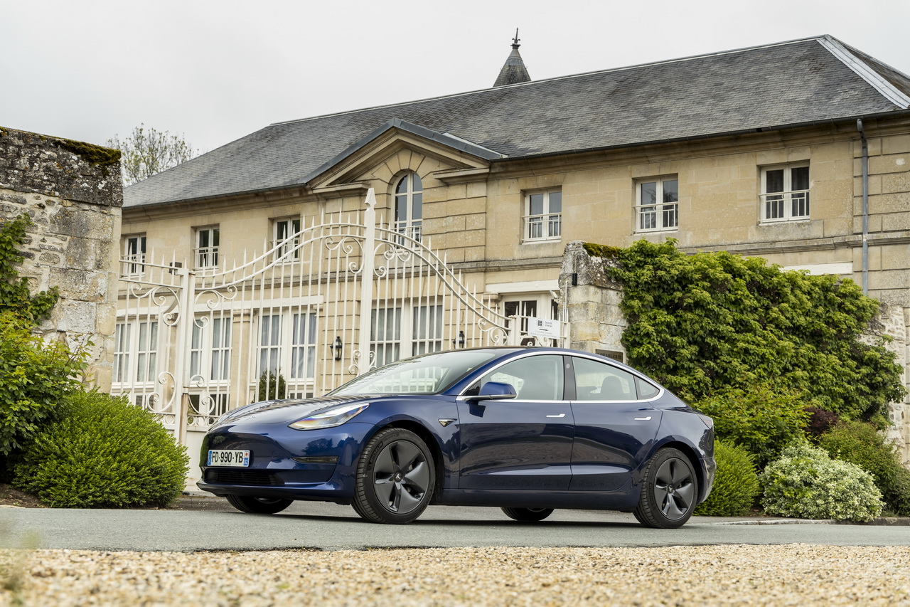 Prix et équipements Tesla Model 3 Grande Autonomie