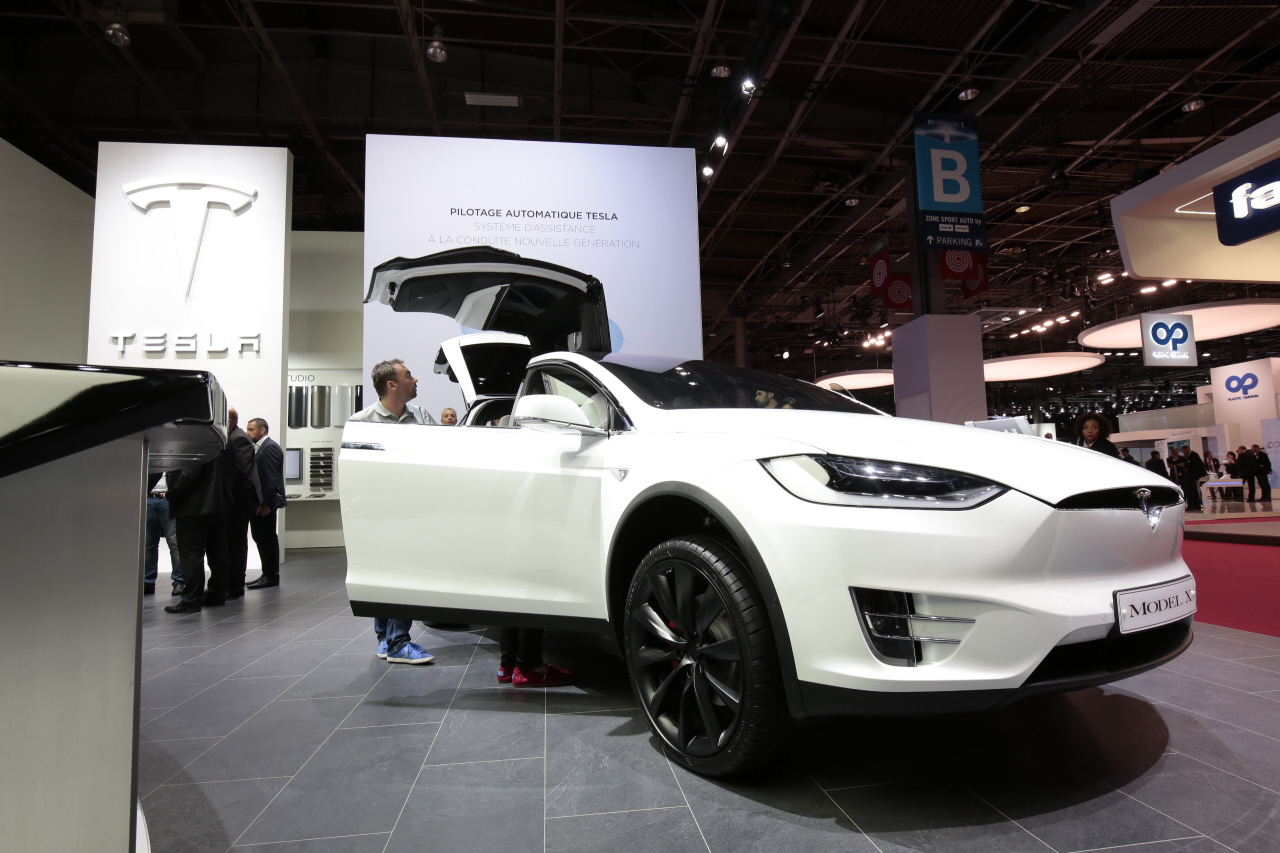 Diaporama et photos - Fiabilité Tesla Model X. Les caprices des portes ...