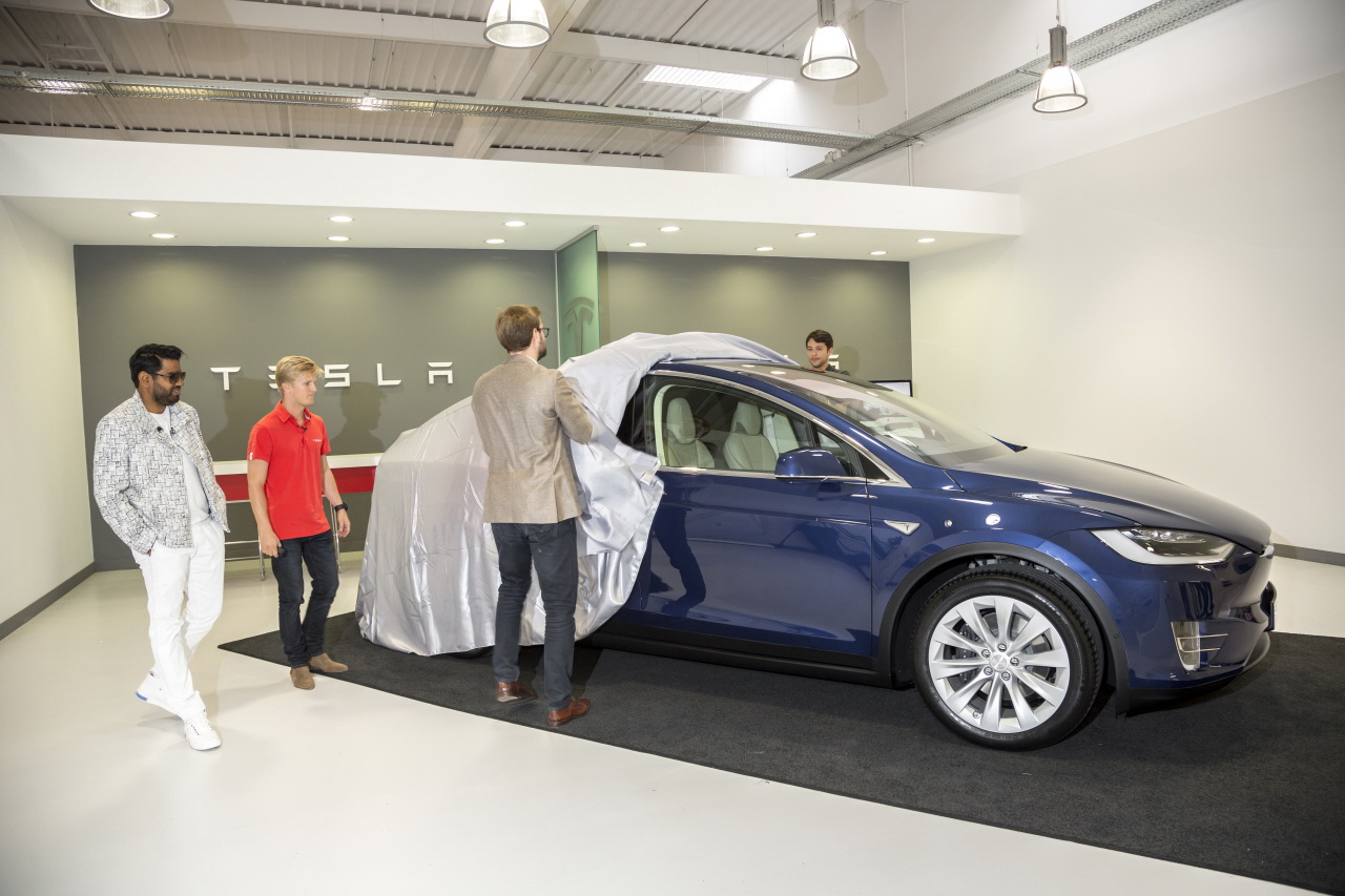 Diaporama et photos - Tesla en pleine forme en début d'année | L'Argus