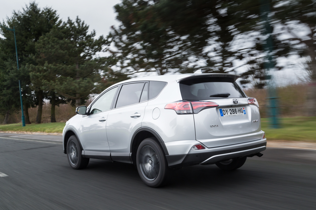 Photo 2 - toyota rav4 2016 vue arrière - Nouveau Toyota RAV4 : prix en ...