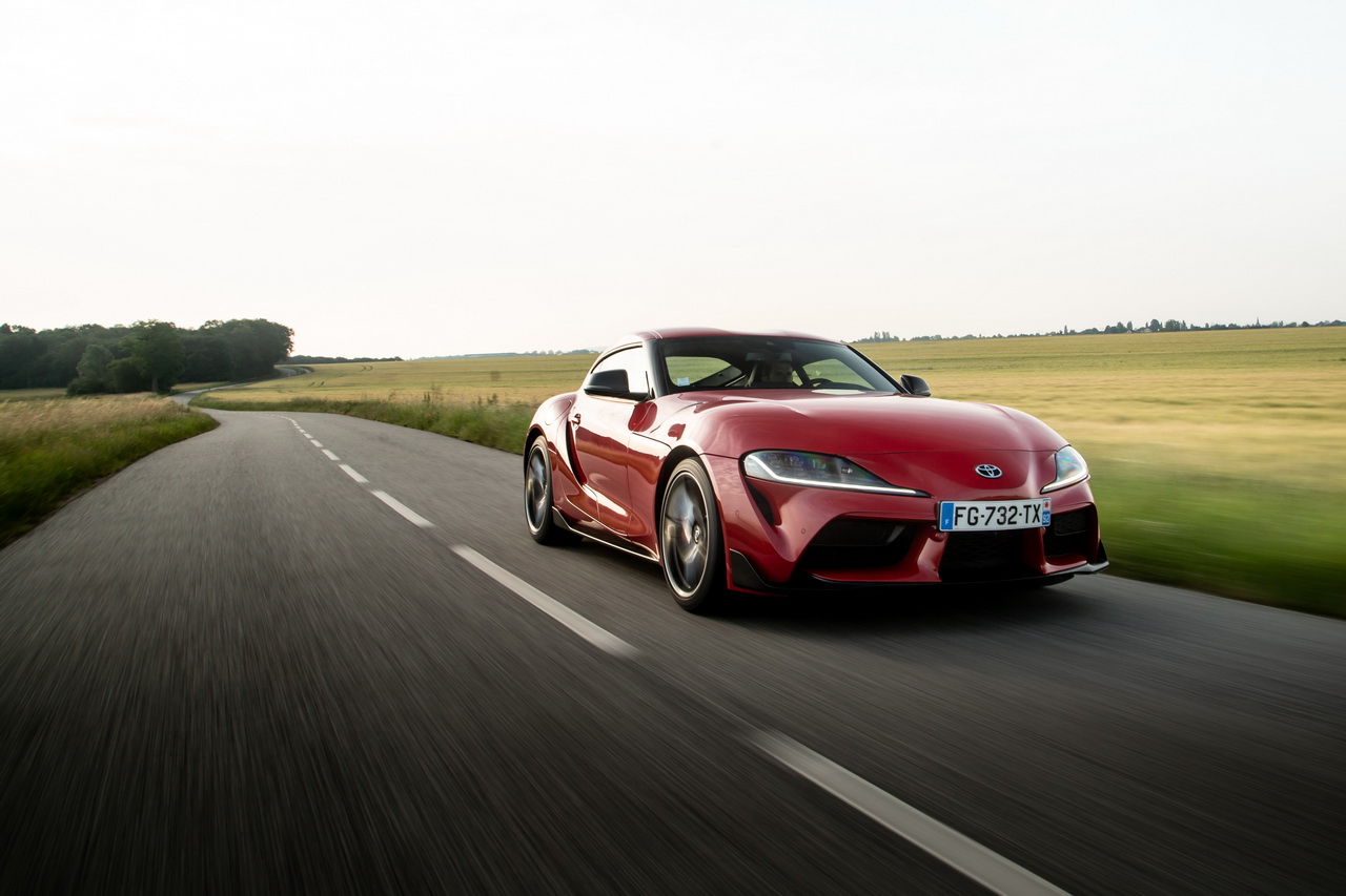 Photo 65 - Toyota GR Supra rouge travelling avant droit - Essai ...