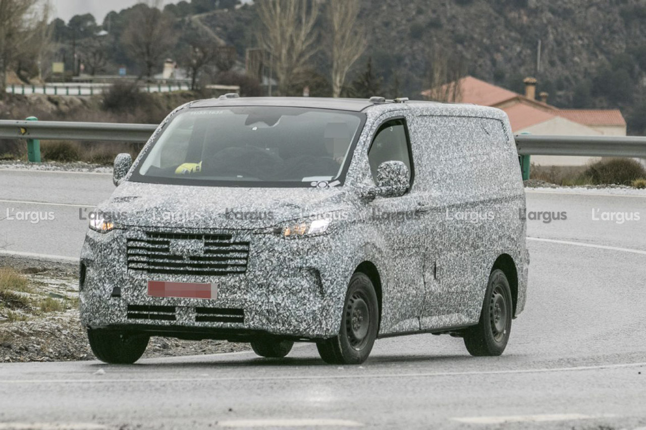 Ford Transit Custom (2023). Un prototype déjà surpris sur la route