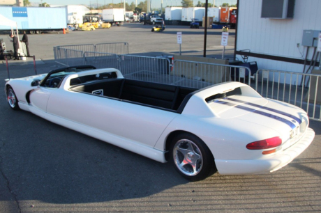 Dodge Viper Limousine. Une version à 12 places à saisir