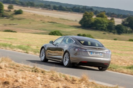 Tesla promet une conduite 100% autonome de niveau 5 sur ses modèles