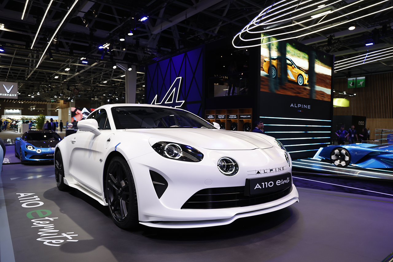 Photo 4 - Alpine A110 E-Ternité - Mondial Auto Paris 2022. Le stand Alpine en photos