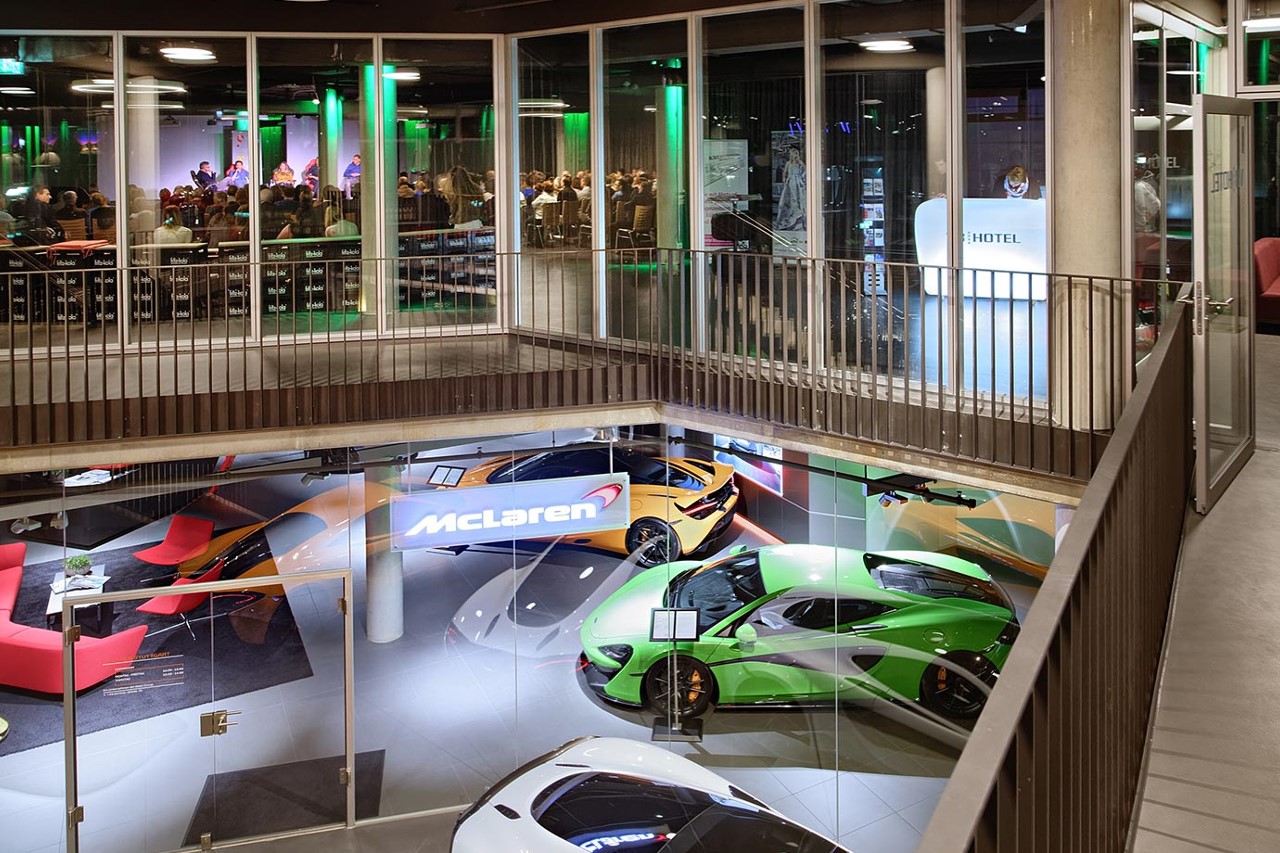 V8 Hotel. Un établissement à thème pour les fans d'auto en Allemagne