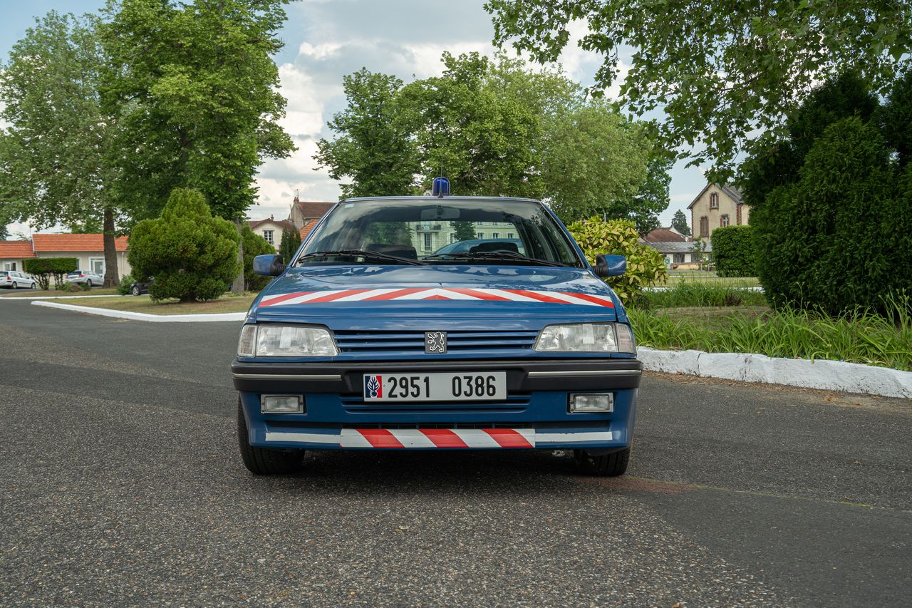 Diaporama et photos - Peugeot 405 T16 BRI. Le missile très discret de la gendarmerie | L'Argus