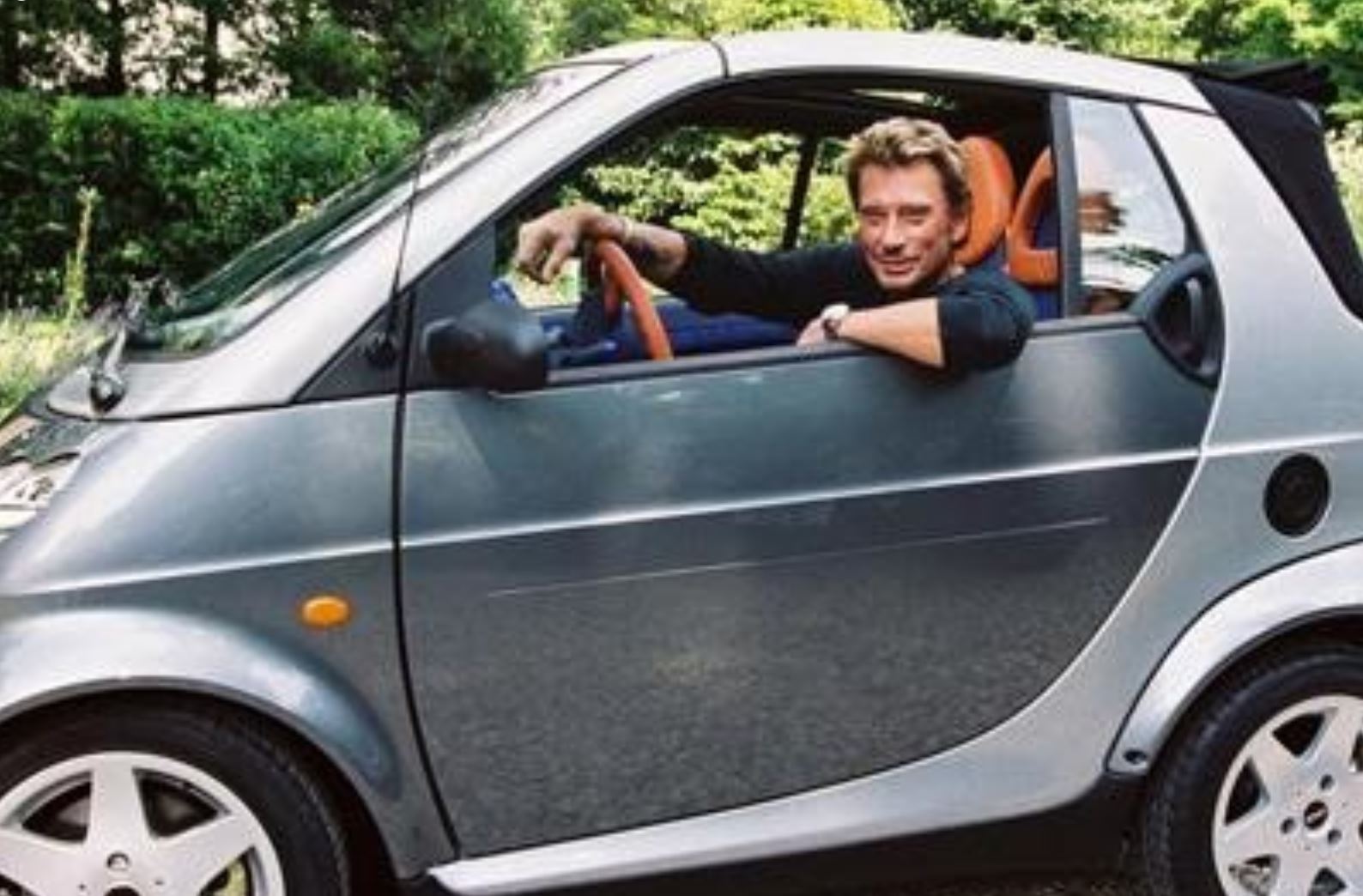 Photo 5 - Smart Fortwo cabriolet ayant appartenu à Johnny Hallyday ...