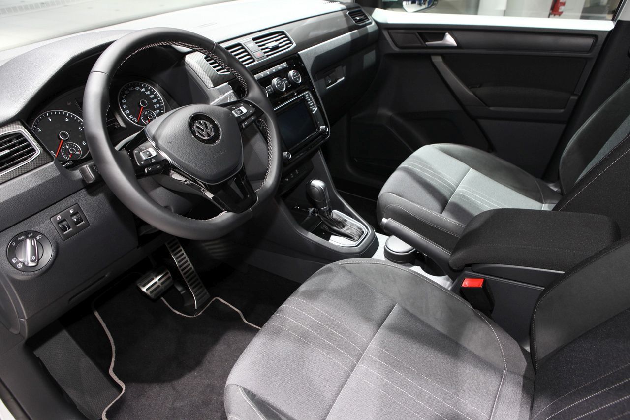 Volkswagen Caddy Alltrack 2015 : le Caddy au look de baroudeur - Photo ...