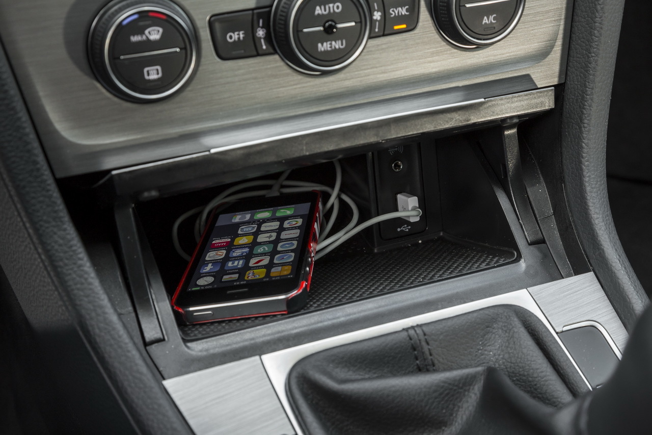 Photo 55 - prise usb golf - Essai comparatif : la Renault Mégane défie ...