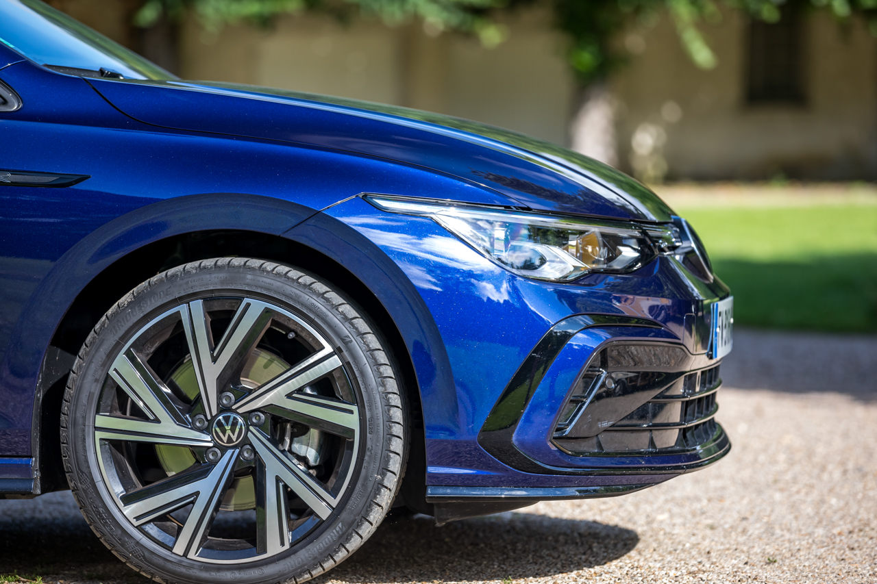 Photo 24 - VW Golf 8 SW R Line bouclier spécifque - Peugeot 308 SW ...