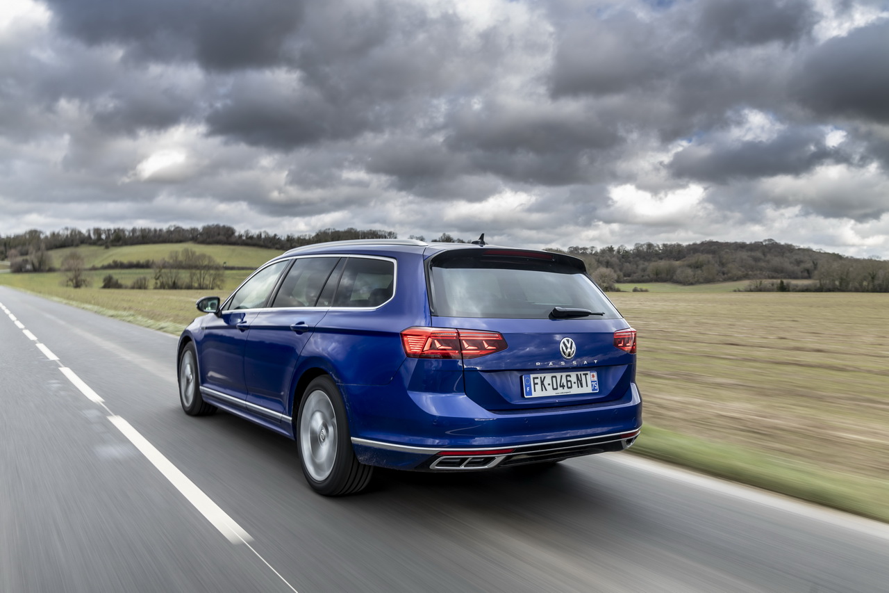 Photo 4 - volkswagen passat 2019 - VW Passat SW TDI 150 Evo : break ...