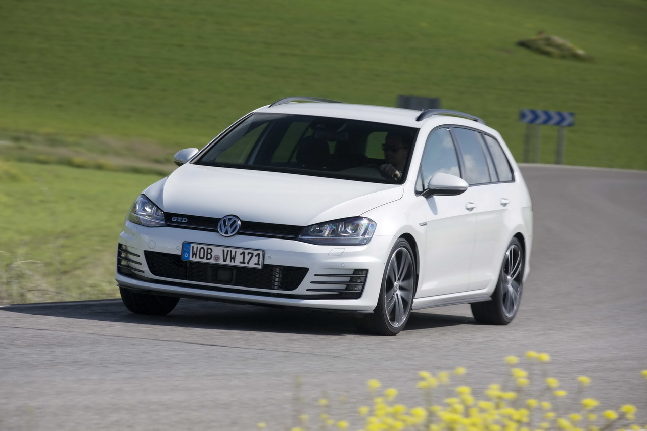 Photo 21 - Volkswagen Golf SW GTD 2015 blanche dans un virage - Essai ...