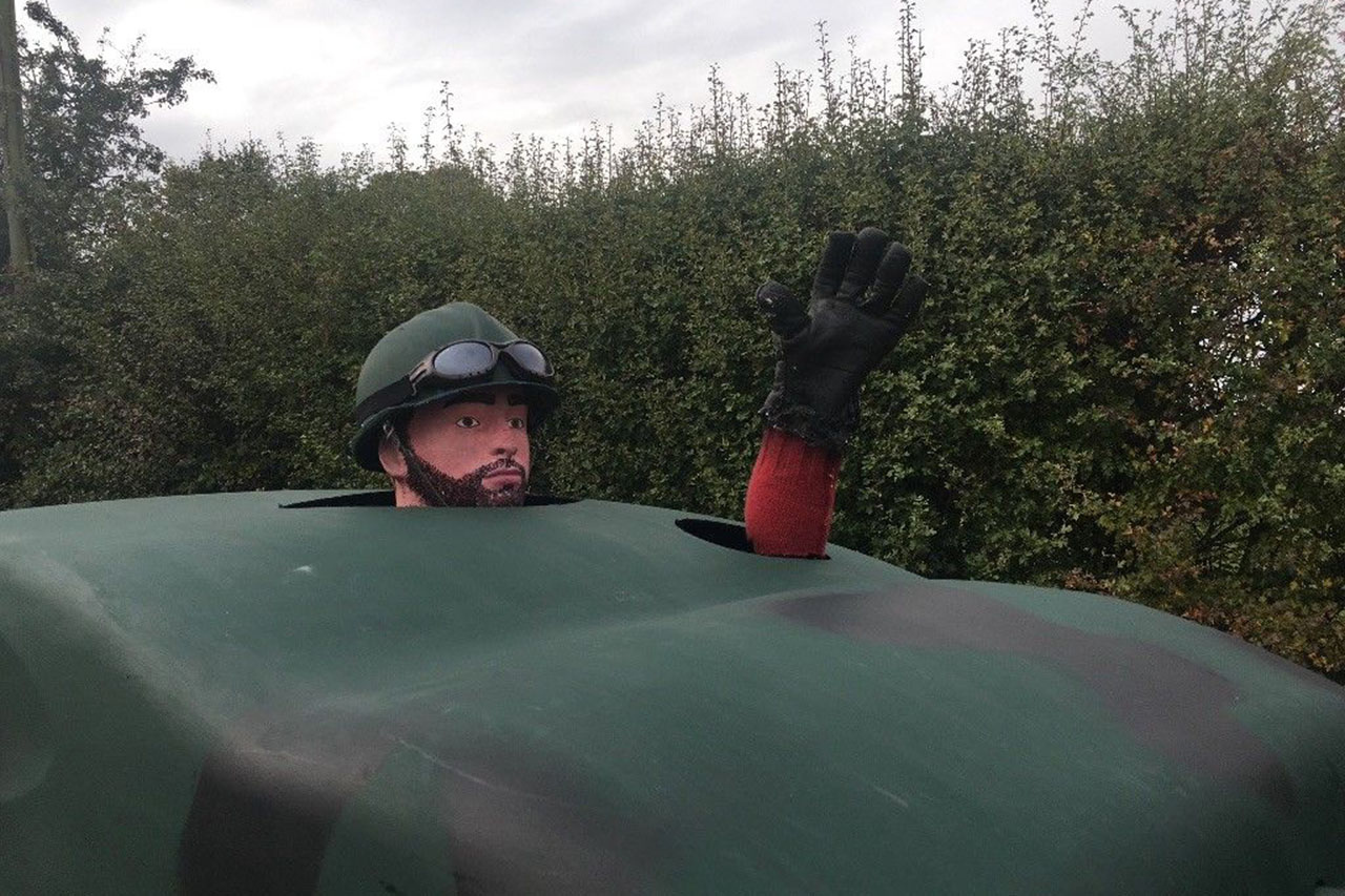 Diaporama et photos - Insolite. Une Volvo V70 transformée en tank | L'Argus