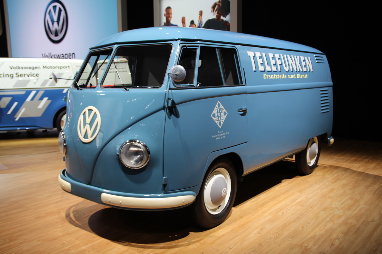Photo 22 - Volkswagen Combi 1954 bleu - Volkswagen I.D. Buzz Cargo : la ...