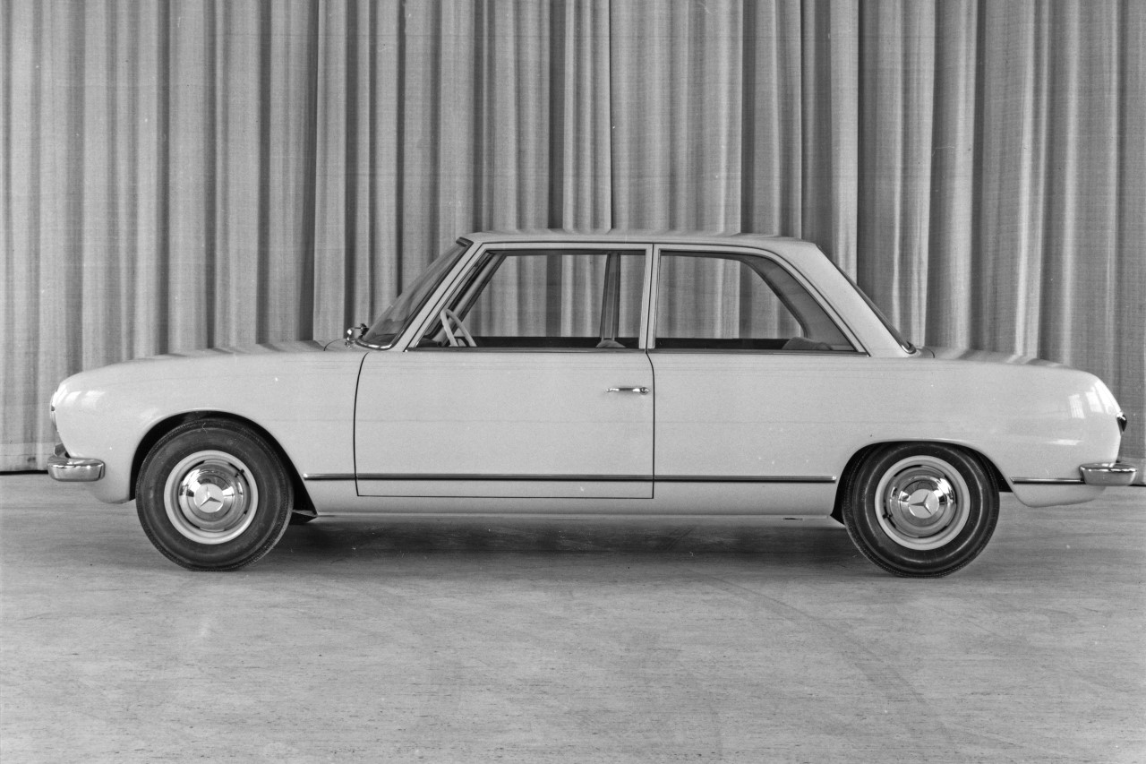 Photo 5 - Mercedes W118 W119 prototype profil gauche - Mercedes Classe ...