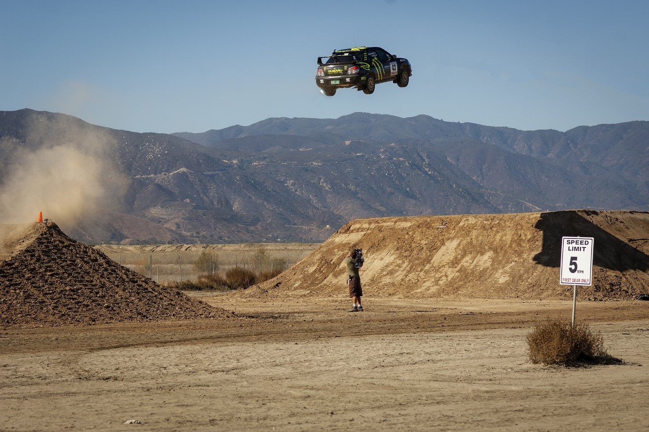 Photo 4 - Subaru WRX STI Ken Block saut - La Subaru WRX STI de Ken ...