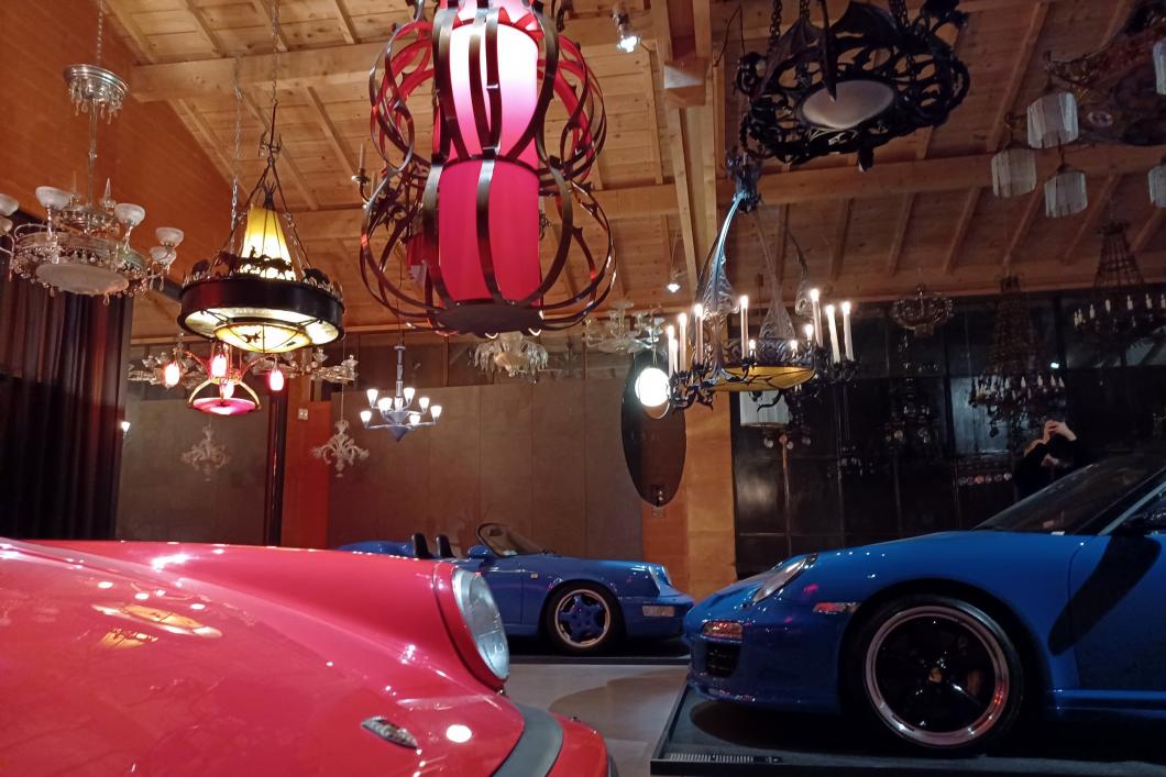 Porsche 911. L'exposition exceptionnelle à la lustrerie Mathieu en Provence