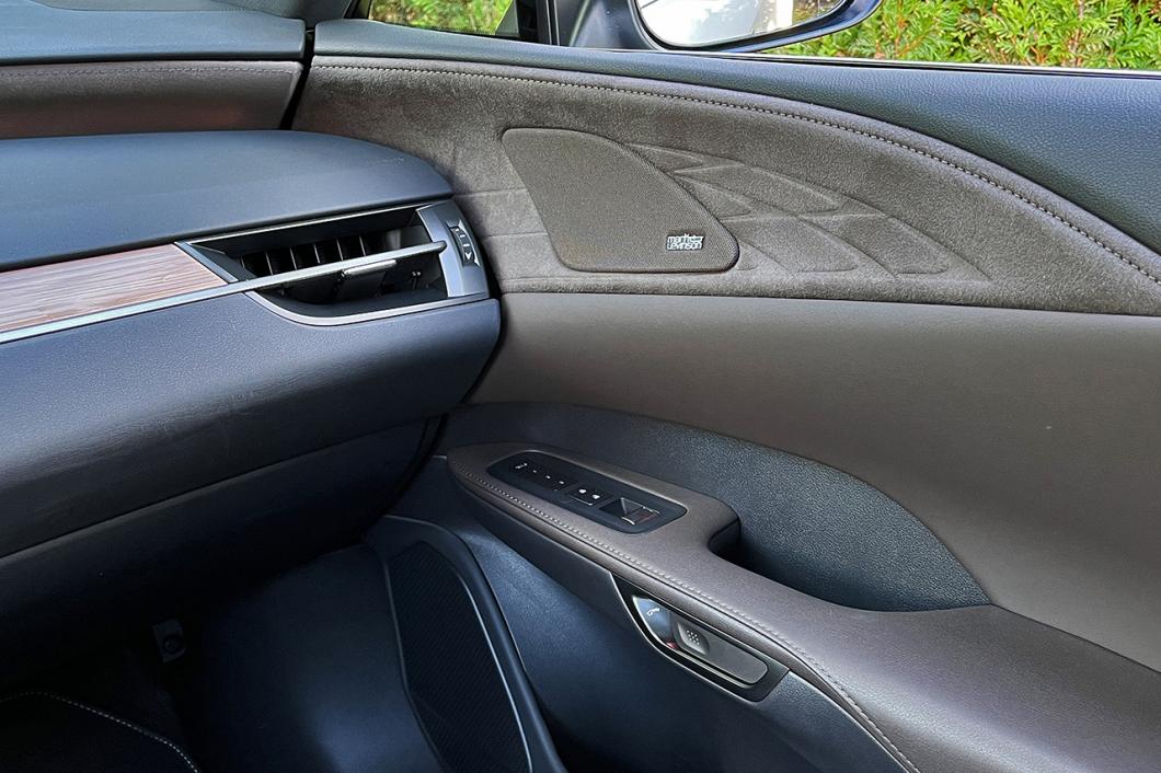 Essai Lexus RX 450h+ (2023). Nouvelle génération sur prise