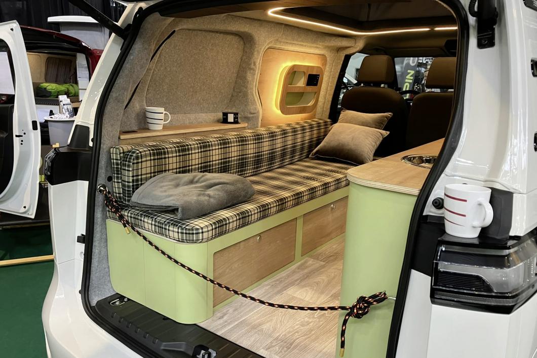 Volkswagen ID. Buzz California. Un spécialiste du van aménagé devance ...