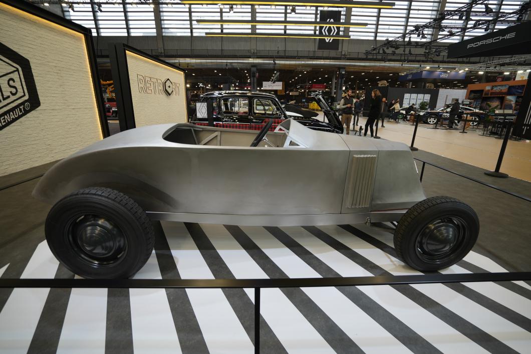 Rétromobile 2023. Un hot rod Renault électrique en préparation