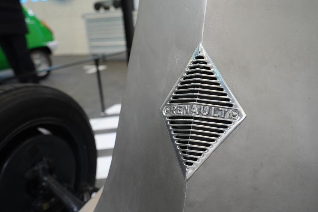 Rétromobile 2023. Un hot rod Renault électrique en préparation