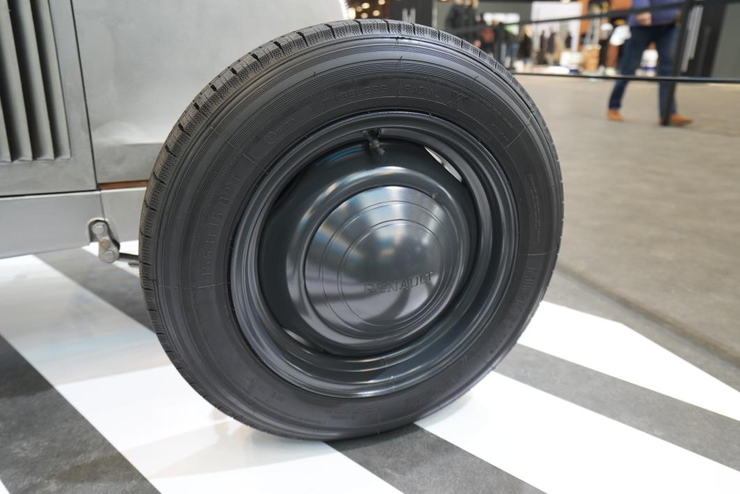 Rétromobile 2023. Un hot rod Renault électrique en préparation